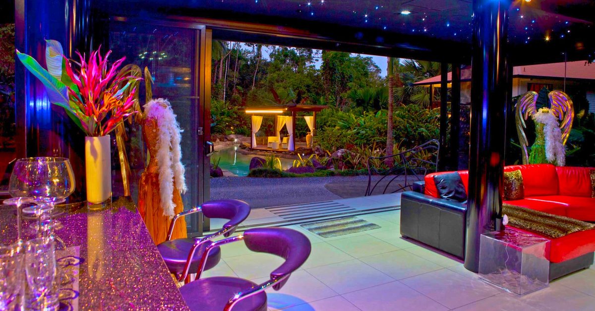 Private Glass Bar & Lounge | Misty Mountains Rainforest Retreat